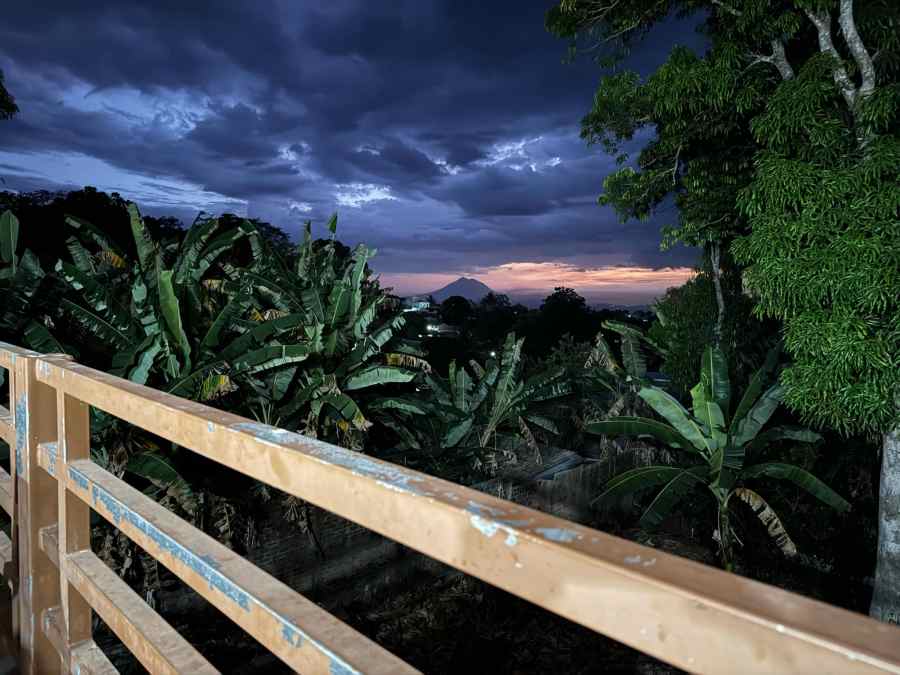 EL VOLCÁN DE SAN VICENTE – LA CASA DE ÓSCAR PERDOMO LEÓN. Haciendo uso ...