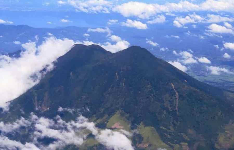 EL VOLCÁN DE SAN VICENTE – LA CASA DE ÓSCAR PERDOMO LEÓN. Haciendo uso ...